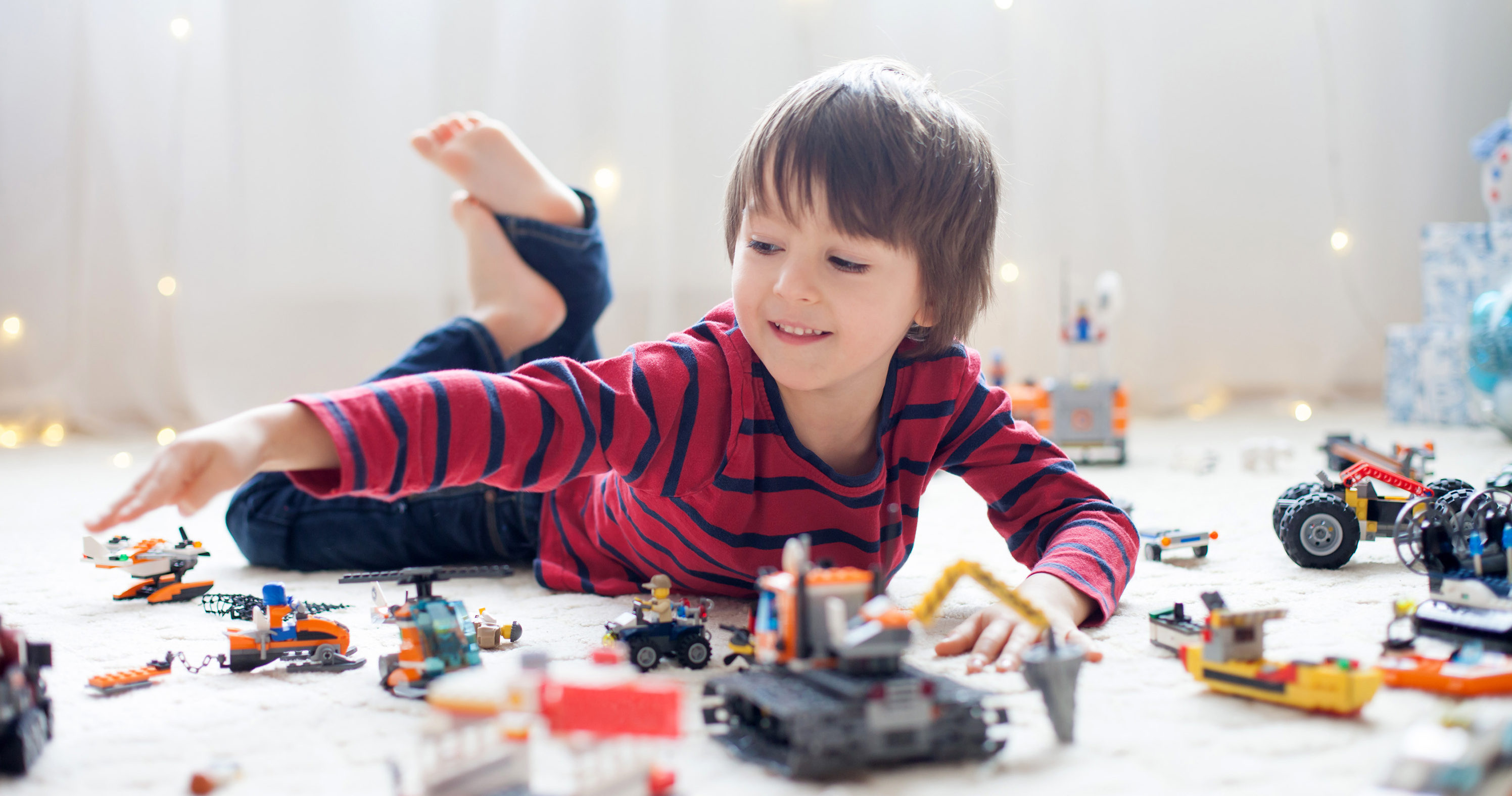 kids-play-legos – iSTEAM Studio
